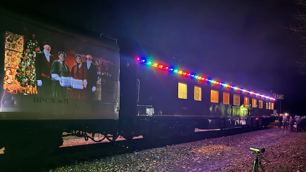 Three AtmosFANS Light Up the Holidays with Creative Displays – AtmosFX ...