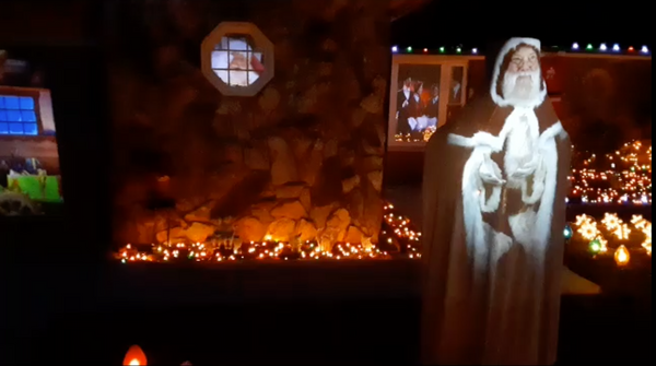 Christmas Comes Early Thanks to This AtmosFAN – AtmosFX Digital Decorations